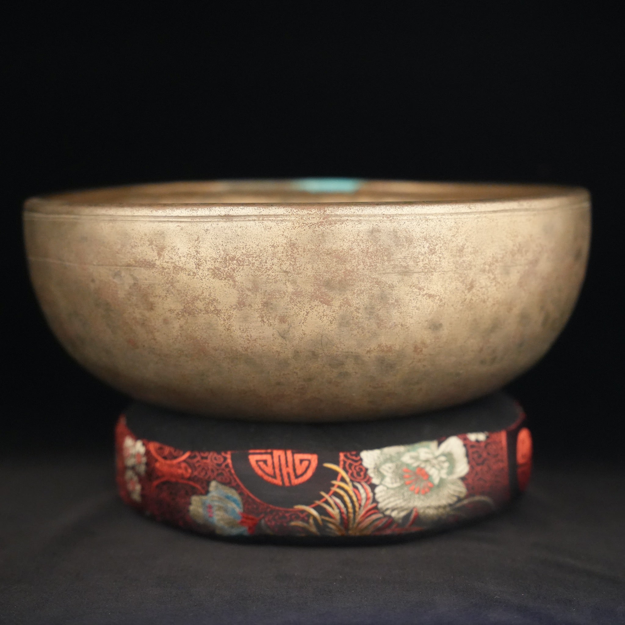 12" Antique Singing Bowl in D – singingbowlmuseum