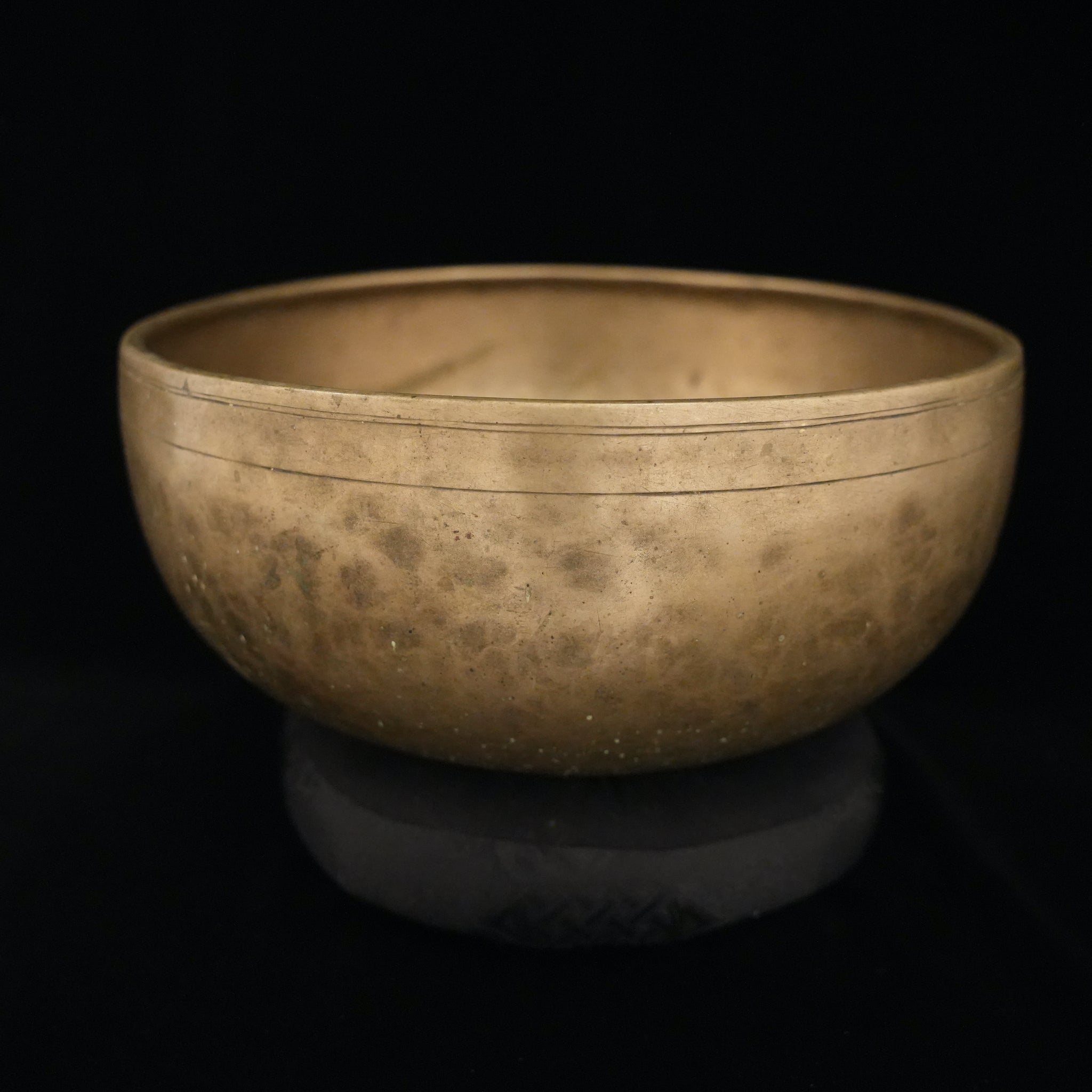 11.5" Antique Singing Bowl in D – singingbowlmuseum