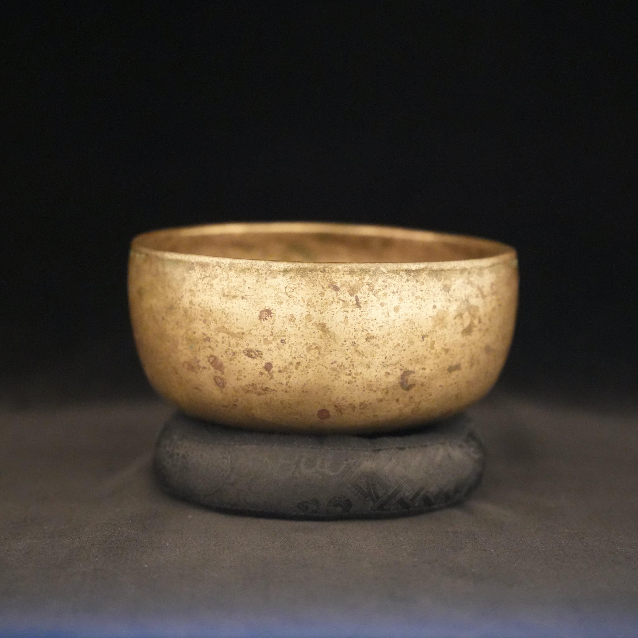 7" Antique Singing Bowl in E – singingbowlmuseum
