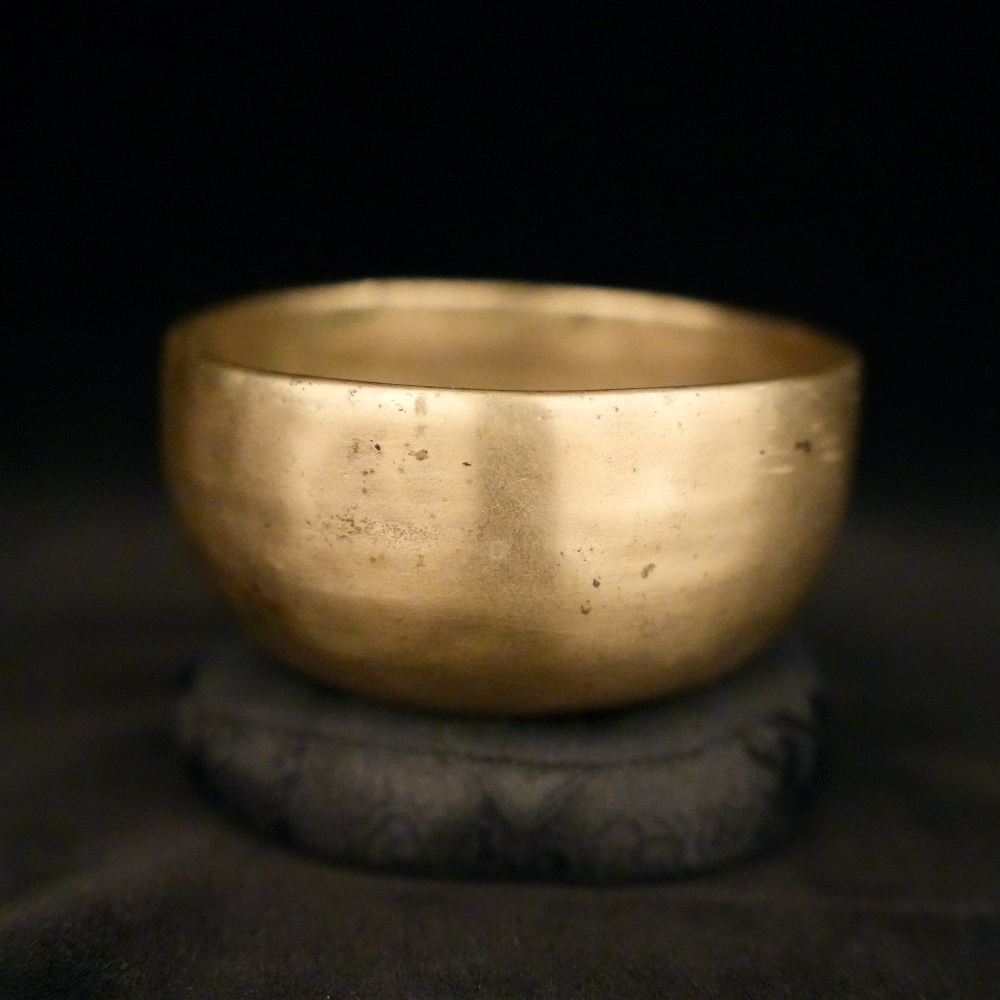 4" Antique Singing Bowl in D – singingbowlmuseum