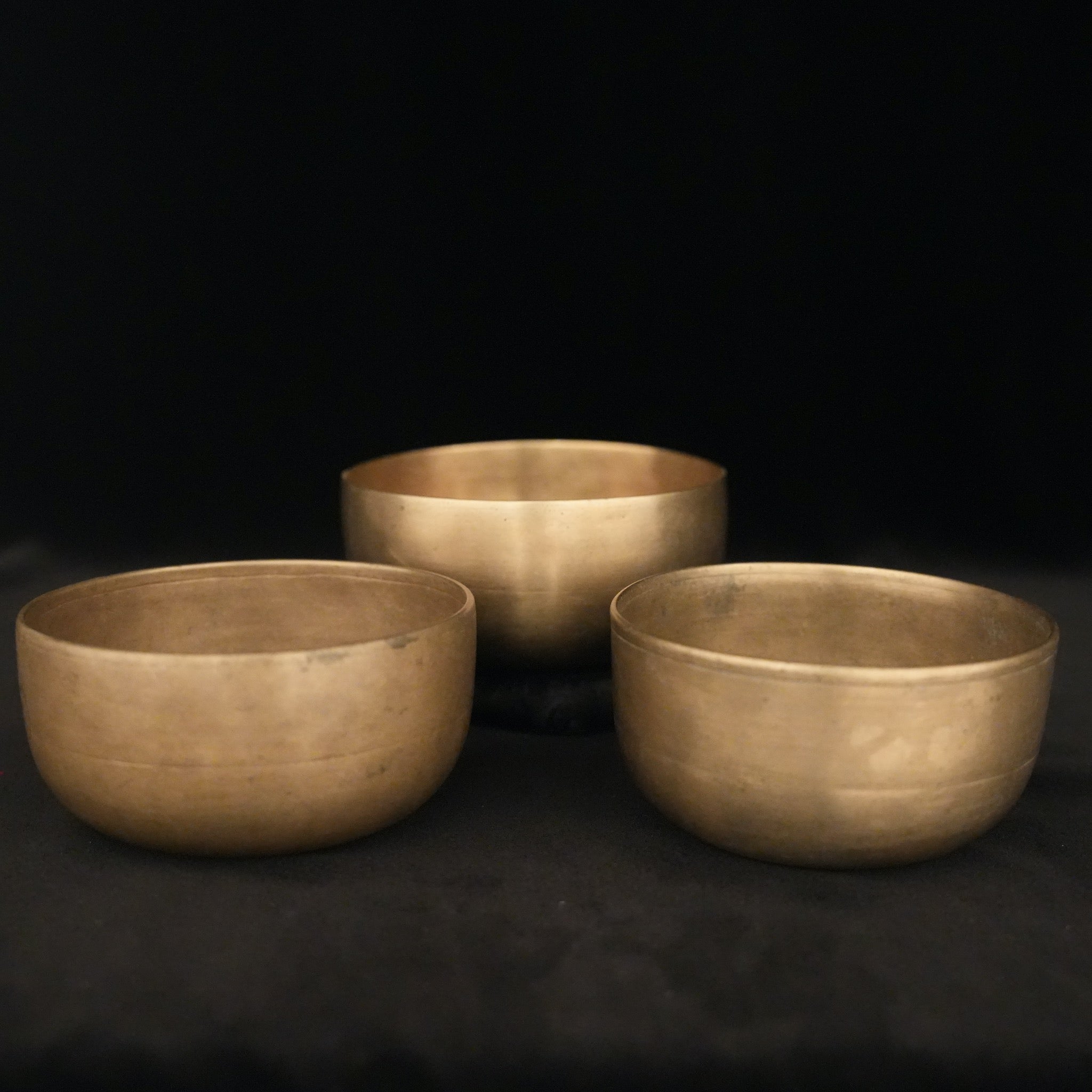 Antique singing bowl set, tuned to C min, 4.75", 5", 5.25 ...