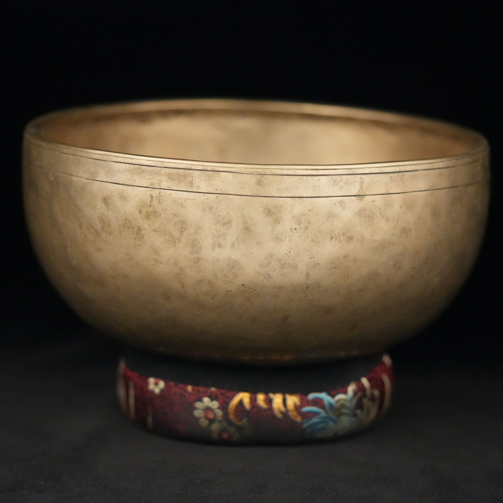 10.25" Antique Singing Bowl in E – singingbowlmuseum