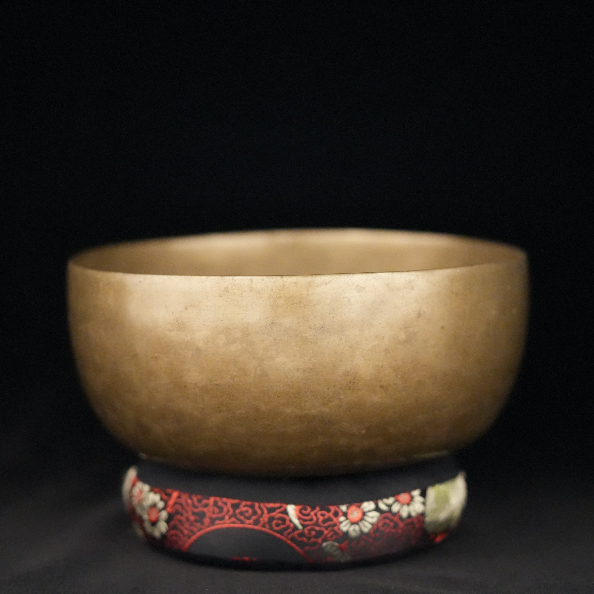 7" Antique Singing Bowl in F – singingbowlmuseum