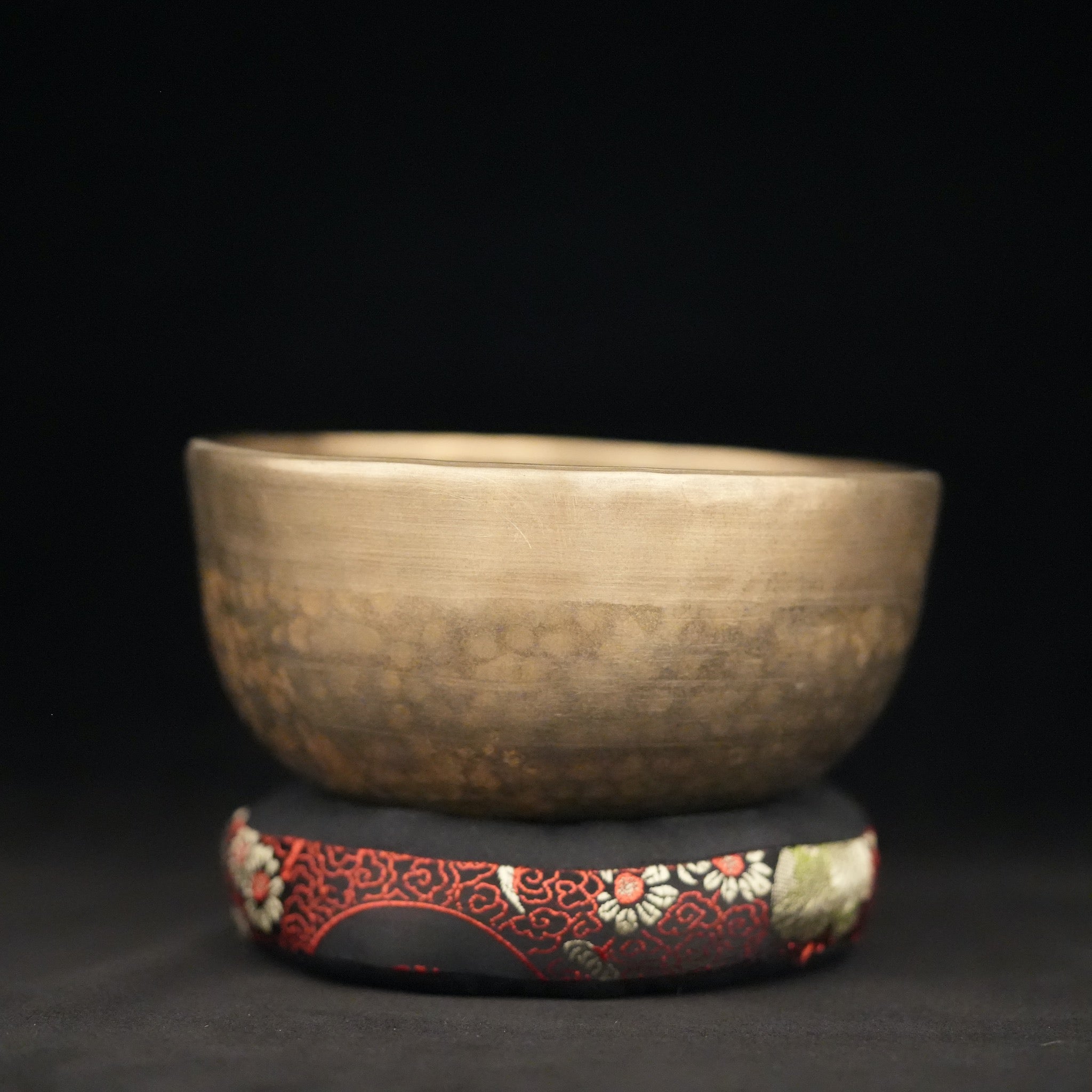 6" Antique Singing Bowl in F – singingbowlmuseum