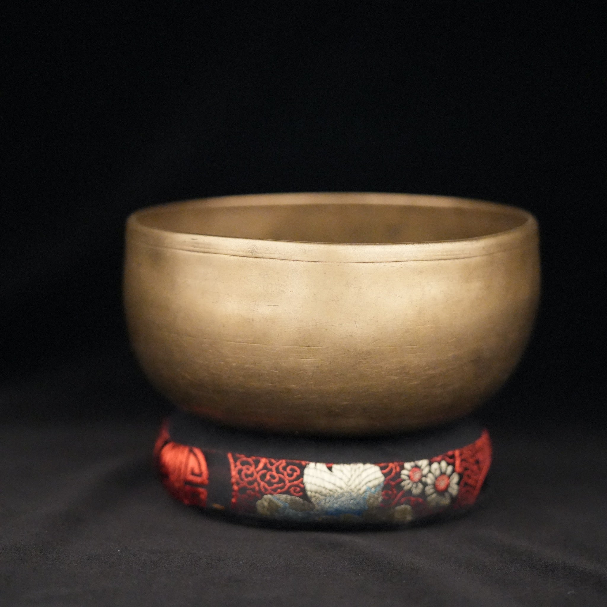 6" Antique Singing Bowl in B – singingbowlmuseum
