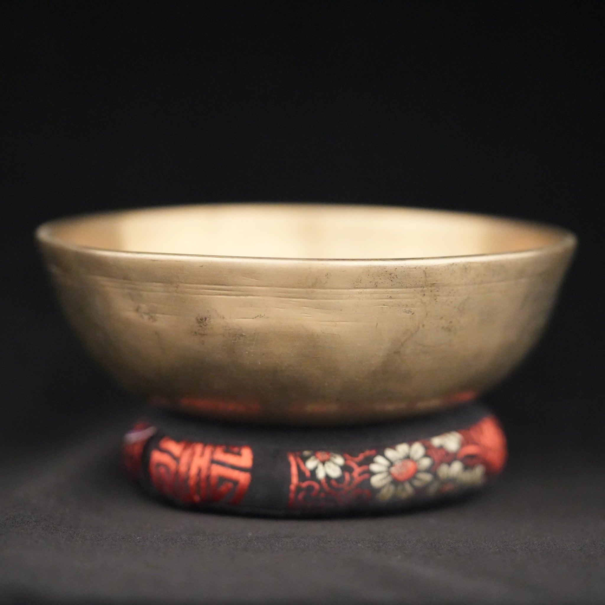 6" Antique Singing Bowl in D – singingbowlmuseum